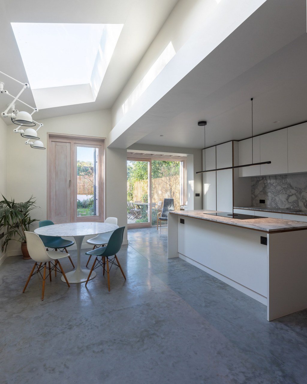 View across extension / Lyndhurst Way - Architects.net