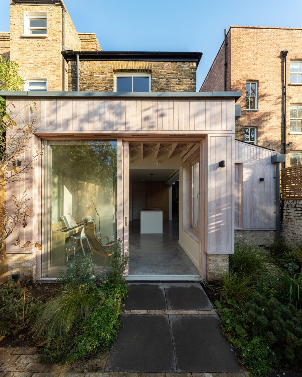 Rear view / Lyndhurst Way - Architects.net
